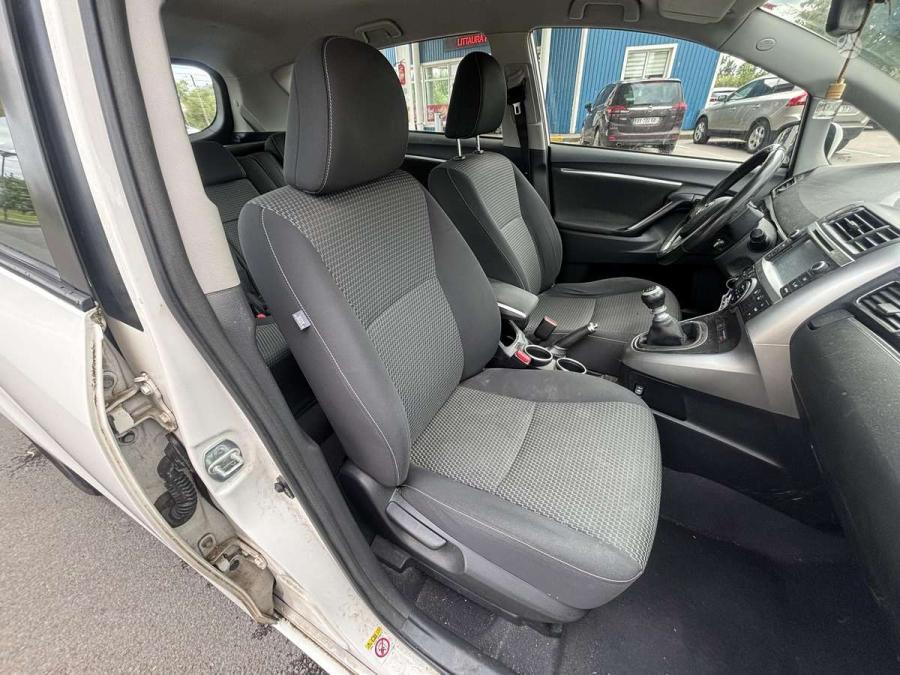 Balts Toyota Verso 2014 Tauragė, ar dzinēja tilpumu 1.60 L un nobraukumu 230 tūkst. km par 3900 €, foto 11 vietnē AUTOMOTO.COM.LV