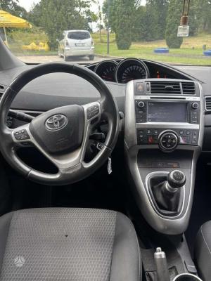 Balts Toyota Verso 2014 Tauragė, ar dzinēja tilpumu 1.60 L un nobraukumu 230 tūkst. km par 3900 €, foto 12 vietnē AUTOMOTO.COM.LV
