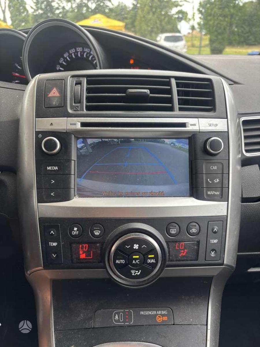 Balts Toyota Verso 2014 Tauragė, ar dzinēja tilpumu 1.60 L un nobraukumu 230 tūkst. km par 3900 €, foto 13 vietnē AUTOMOTO.COM.LV