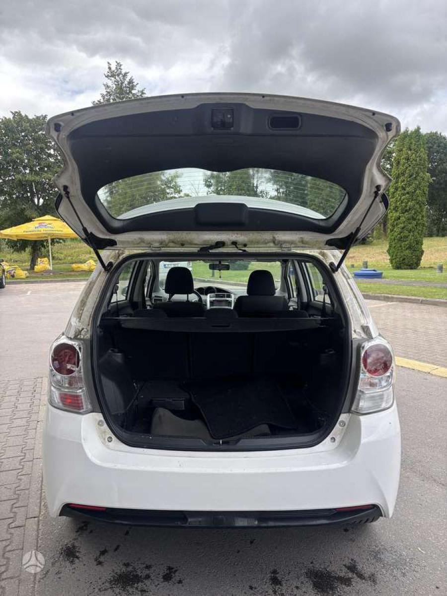 Balts Toyota Verso 2014 Tauragė, ar dzinēja tilpumu 1.60 L un nobraukumu 230 tūkst. km par 3900 €, foto 20 vietnē AUTOMOTO.COM.LV