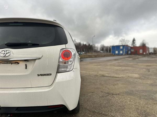 Balts Toyota Verso 2015 Viļņa, ar dzinēja tilpumu 1.60 L un nobraukumu 310 tūkst. km par 4750 €, foto 6 vietnē AUTOMOTO.COM.LV