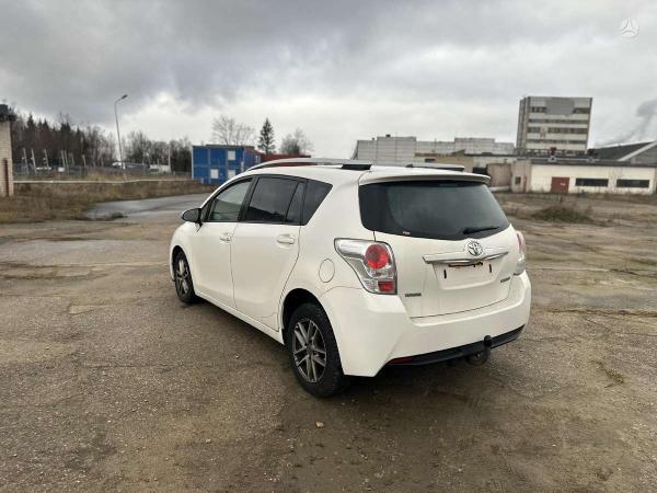 Balts Toyota Verso 2015 Viļņa, ar dzinēja tilpumu 1.60 L un nobraukumu 310 tūkst. km par 4750 €, foto 8 vietnē AUTOMOTO.COM.LV