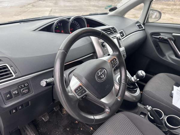 Balts Toyota Verso 2015 Viļņa, ar dzinēja tilpumu 1.60 L un nobraukumu 310 tūkst. km par 4750 €, foto 10 vietnē AUTOMOTO.COM.LV
