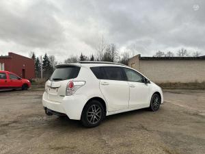White Toyota Verso 2015 in Vilnius, with an engine capacity of 1.60 L and mileage of 310 thousand km for 4750 €, photo 4 on AUTOMOTO.COM.LV