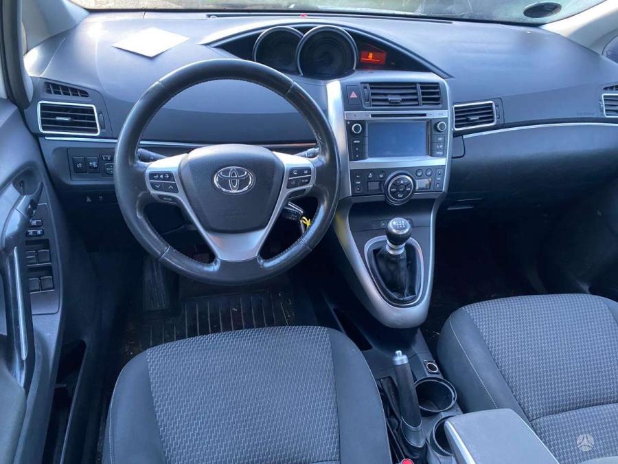 Balts Toyota Verso 2015 Viļņa, ar dzinēja tilpumu 1.60 L un nobraukumu 329 tūkst. km par 4800 €, foto 5 vietnē AUTOMOTO.COM.LV