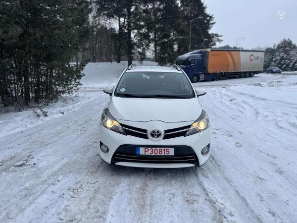 Balts Toyota Verso 2015 Viļņa, ar dzinēja tilpumu 1.60 L un nobraukumu 329 tūkst. km par 4700 €, foto 2 vietnē AUTOMOTO.COM.LV