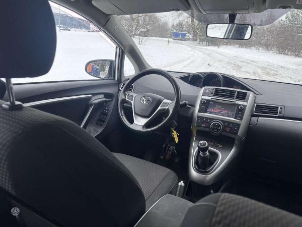 Balts Toyota Verso 2015 Viļņa, ar dzinēja tilpumu 1.60 L un nobraukumu 329 tūkst. km par 4700 €, foto 8 vietnē AUTOMOTO.COM.LV