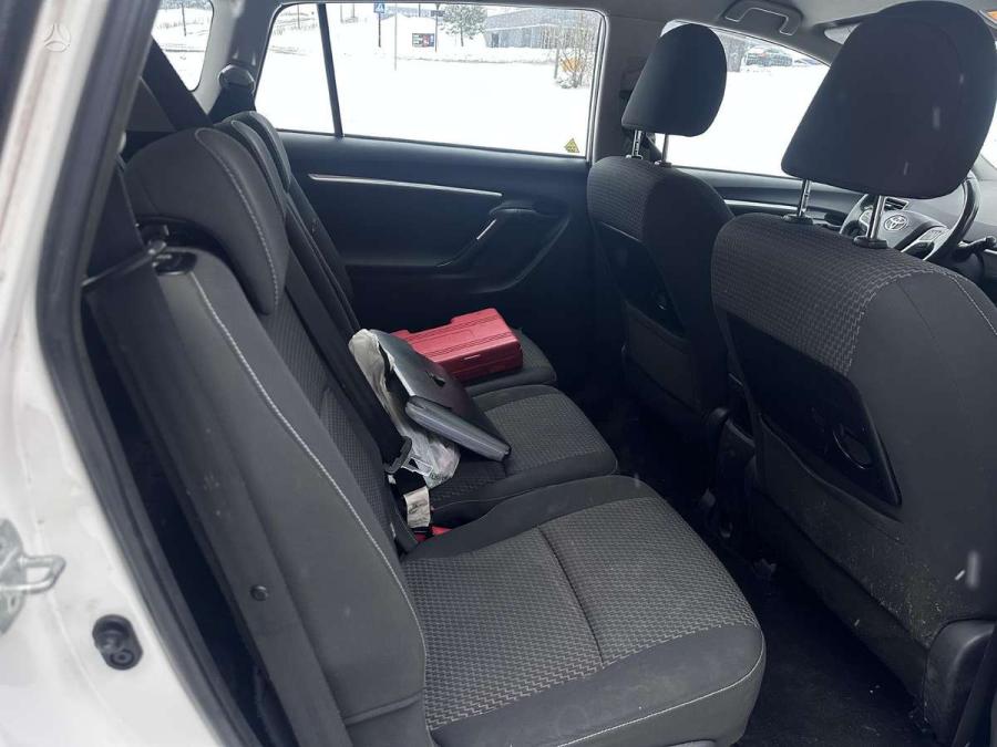 White Toyota Verso 2015 in Vilnius, with an engine capacity of 1.60 L and mileage of 329 thousand km for 4700 €, photo 10 on AUTOMOTO.COM.LV