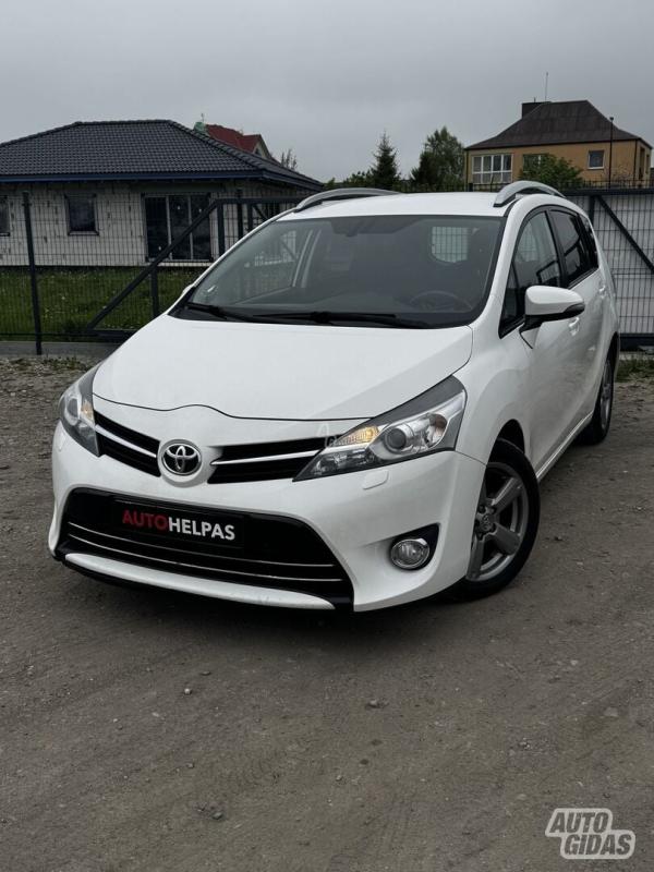White Toyota Verso 2015 in Klaipeda, with an engine capacity of 1.60 L and mileage of 281 thousand km for 6499 €, photo 1 on AUTOMOTO.COM.LV