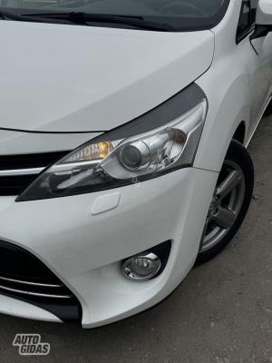 White Toyota Verso 2015 in Klaipeda, with an engine capacity of 1.60 L and mileage of 281 thousand km for 6499 €, photo 3 on AUTOMOTO.COM.LV