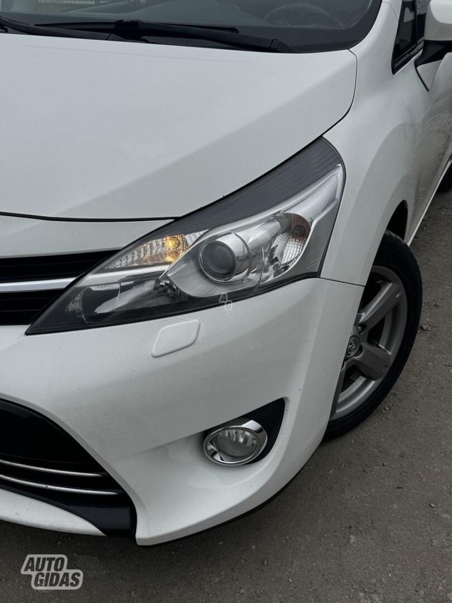 White Toyota Verso 2015 in Klaipeda, with an engine capacity of 1.60 L and mileage of 281 thousand km for 6499 €, photo 3 on AUTOMOTO.COM.LV