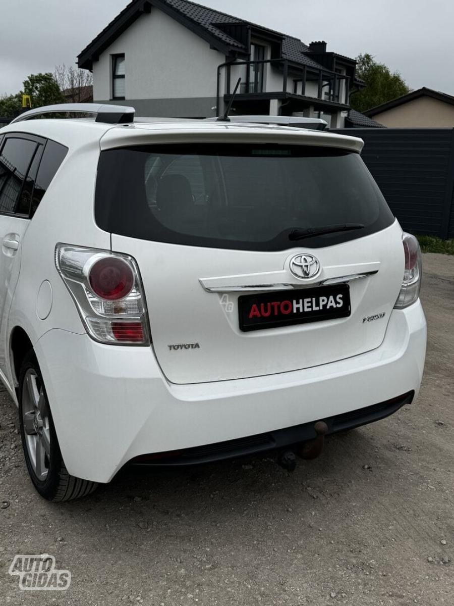 White Toyota Verso 2015 in Klaipeda, with an engine capacity of 1.60 L and mileage of 281 thousand km for 6499 €, photo 7 on AUTOMOTO.COM.LV