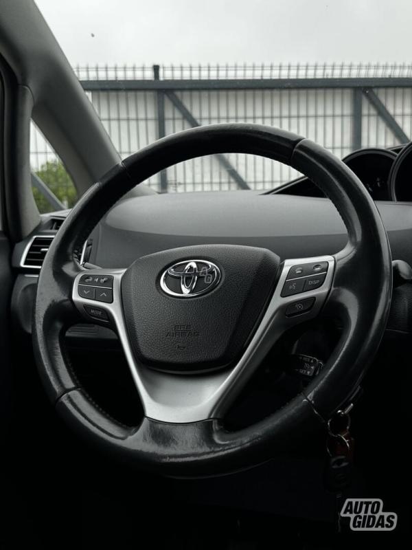 White Toyota Verso 2015 in Klaipeda, with an engine capacity of 1.60 L and mileage of 281 thousand km for 6499 €, photo 10 on AUTOMOTO.COM.LV