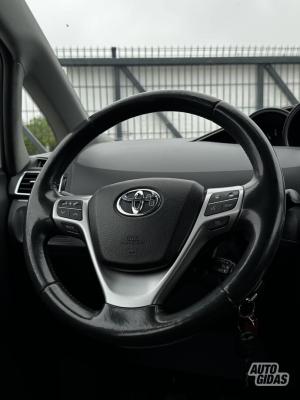 White Toyota Verso 2015 in Klaipeda, with an engine capacity of 1.60 L and mileage of 281 thousand km for 6499 €, photo 11 on AUTOMOTO.COM.LV