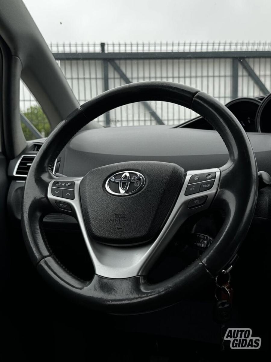 White Toyota Verso 2015 in Klaipeda, with an engine capacity of 1.60 L and mileage of 281 thousand km for 6499 €, photo 11 on AUTOMOTO.COM.LV