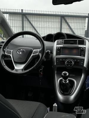 White Toyota Verso 2015 in Klaipeda, with an engine capacity of 1.60 L and mileage of 281 thousand km for 6499 €, photo 12 on AUTOMOTO.COM.LV