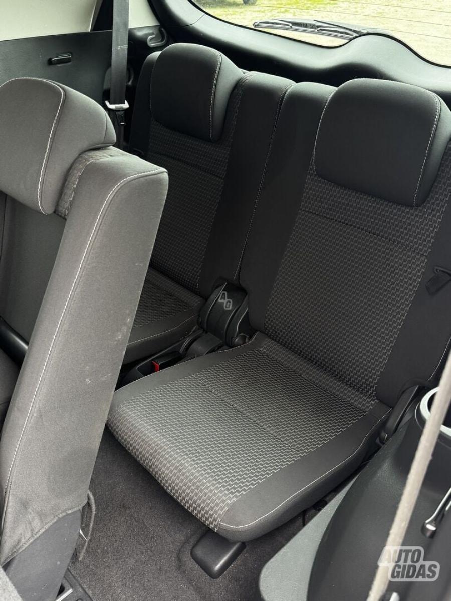 White Toyota Verso 2015 in Klaipeda, with an engine capacity of 1.60 L and mileage of 281 thousand km for 6499 €, photo 13 on AUTOMOTO.COM.LV