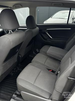 White Toyota Verso 2015 in Klaipeda, with an engine capacity of 1.60 L and mileage of 281 thousand km for 6499 €, photo 14 on AUTOMOTO.COM.LV