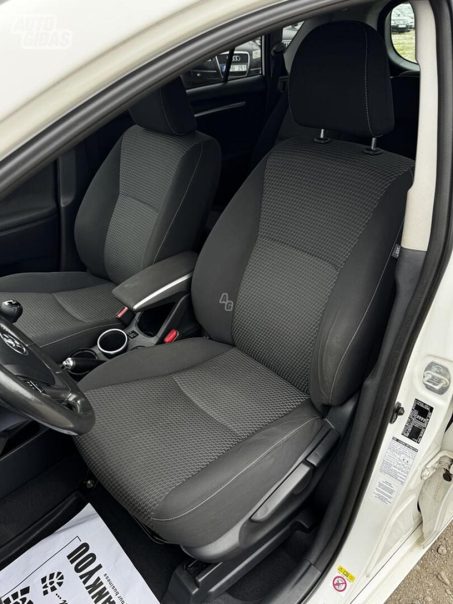 White Toyota Verso 2015 in Klaipeda, with an engine capacity of 1.60 L and mileage of 281 thousand km for 6499 €, photo 15 on AUTOMOTO.COM.LV