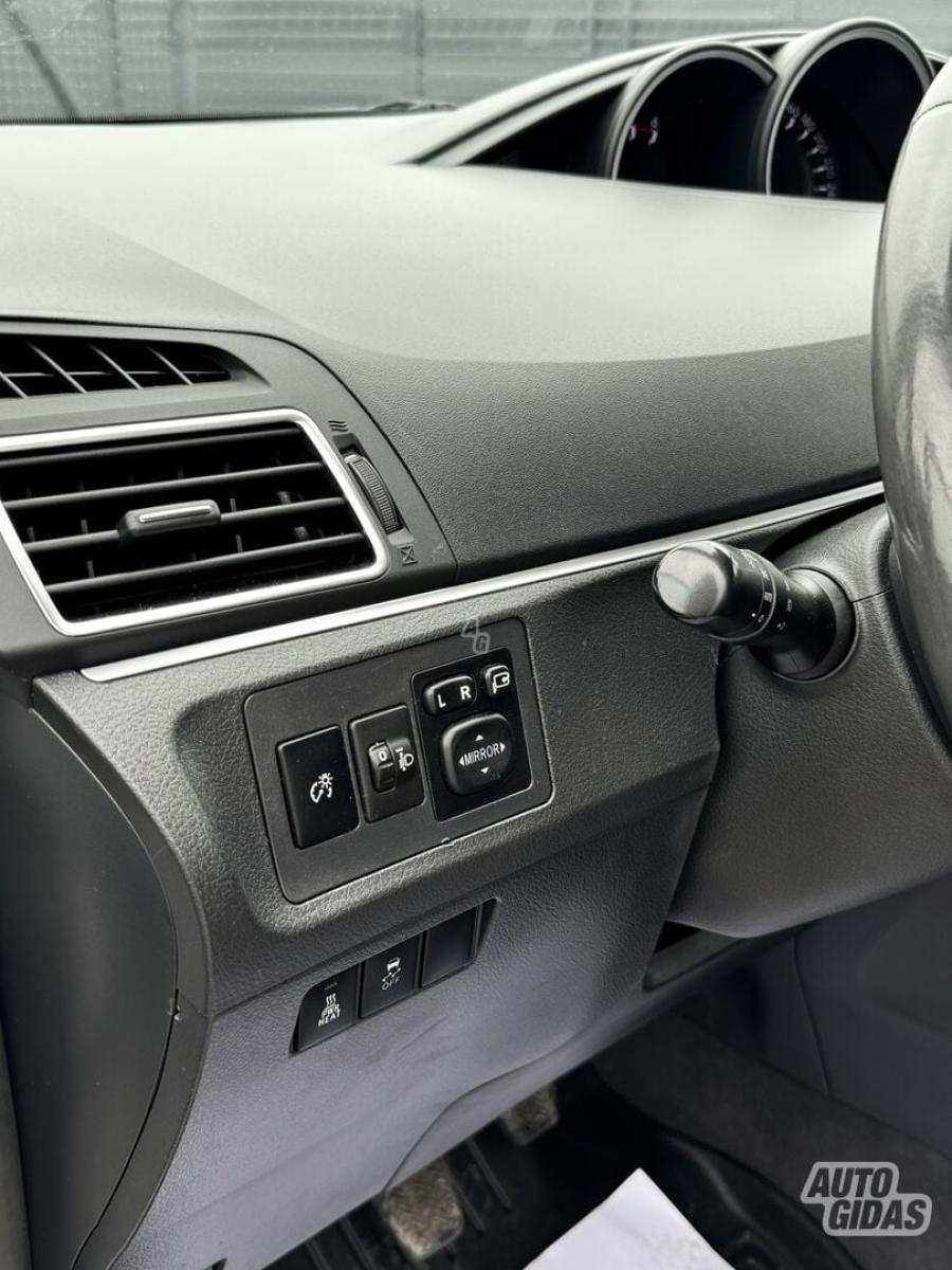 White Toyota Verso 2015 in Klaipeda, with an engine capacity of 1.60 L and mileage of 281 thousand km for 6499 €, photo 22 on AUTOMOTO.COM.LV