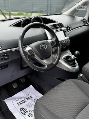 White Toyota Verso 2015 in Klaipeda, with an engine capacity of 1.60 L and mileage of 281 thousand km for 6499 €, photo 23 on AUTOMOTO.COM.LV