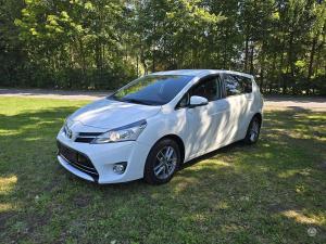 Белый Тойота Версо 2015 в Каунас, объемом двигателя 1.60 л и пробегом 180 тыс. км за 5950 €, фото  на AUTOMOTO.COM.LV