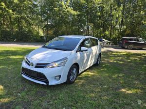 White Toyota Verso 2015 in Kaunas, with an engine capacity of 1.60 L and mileage of 180 thousand km for 5950 €, photo 3 on AUTOMOTO.COM.LV