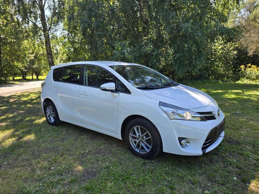 White Toyota Verso 2015 in Kaunas, with an engine capacity of 1.60 L and mileage of 180 thousand km for 5950 €, photo 5 on AUTOMOTO.COM.LV