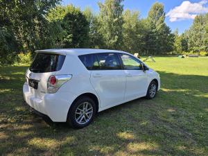 White Toyota Verso 2015 in Kaunas, with an engine capacity of 1.60 L and mileage of 180 thousand km for 5950 €, photo 6 on AUTOMOTO.COM.LV