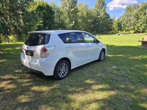 White Toyota Verso 2015 in Kaunas, with an engine capacity of 1.60 L and mileage of 180 thousand km for 5950 €, photo 7 on AUTOMOTO.COM.LV