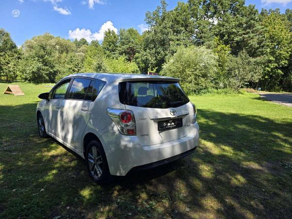 Toyota Verso 2015 Kauņa vietnē Balts Toyota Verso 2015 Kauņa, ar dzinēja tilpumu 1.60 L un nobraukumu 180 tūkst. km par 5950 €, foto 8 vietnē AUTOMOTO.COM.LV