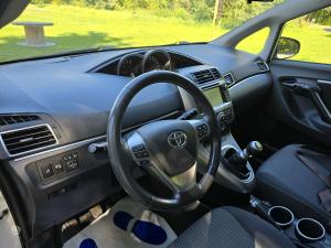 White Toyota Verso 2015 in Kaunas, with an engine capacity of 1.60 L and mileage of 180 thousand km for 5950 €, photo 12 on AUTOMOTO.COM.LV