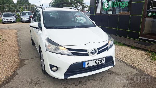 White Toyota Verso 2016 in Riga, with an engine capacity of 1.60 L and mileage of 185 thousand km for 4950 €, photo 3 on AUTOMOTO.COM.LV