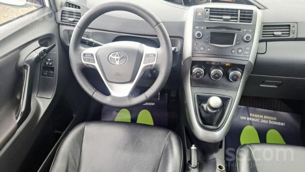 White Toyota Verso 2016 in Riga, with an engine capacity of 1.60 L and mileage of 185 thousand km for 4950 €, photo 9 on AUTOMOTO.COM.LV