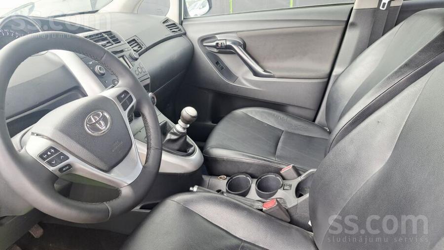 Balts Toyota Verso 2016 Rīga, ar dzinēja tilpumu 1.60 L un nobraukumu 185 tūkst. km par 4950 €, foto 11 vietnē AUTOMOTO.COM.LV