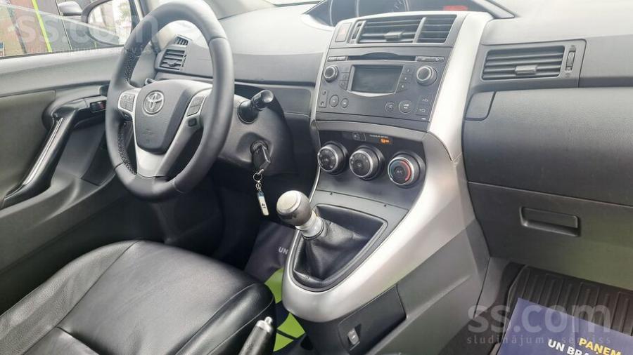 Balts Toyota Verso 2016 Rīga, ar dzinēja tilpumu 1.60 L un nobraukumu 185 tūkst. km par 4950 €, foto 12 vietnē AUTOMOTO.COM.LV
