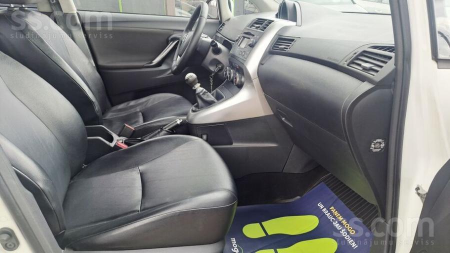 Balts Toyota Verso 2016 Rīga, ar dzinēja tilpumu 1.60 L un nobraukumu 185 tūkst. km par 4950 €, foto 13 vietnē AUTOMOTO.COM.LV