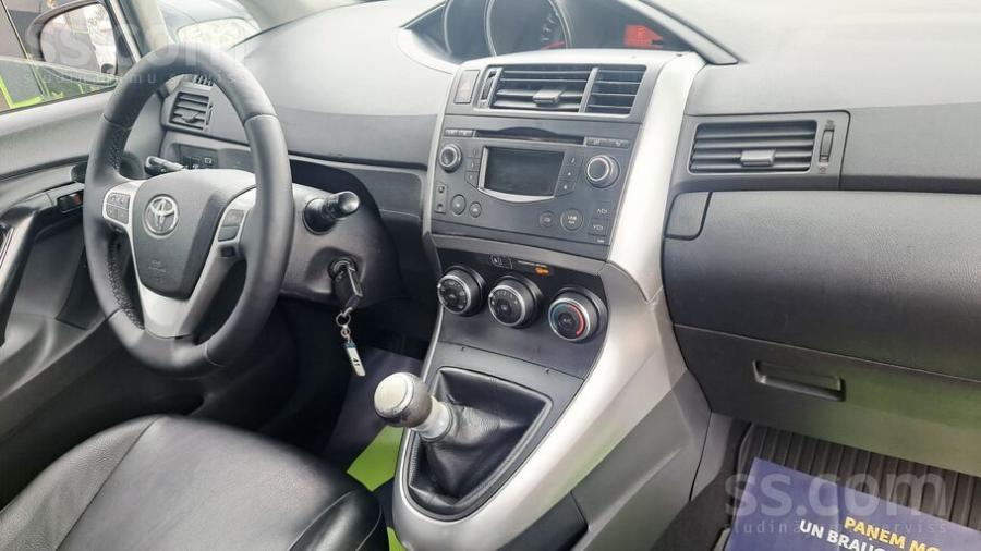 Balts Toyota Verso 2016 Rīga, ar dzinēja tilpumu 1.60 L un nobraukumu 185 tūkst. km par 4950 €, foto 20 vietnē AUTOMOTO.COM.LV
