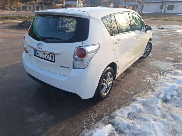 Balts Toyota Verso 2016 Rīga, ar dzinēja tilpumu 1.60 L un nobraukumu 284 tūkst. km par 5850 €, foto 4 vietnē AUTOMOTO.COM.LV