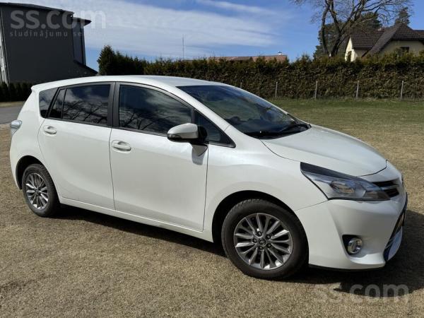White Toyota Verso 2016 in Riga, with an engine capacity of 1.60 L and mileage of 175 thousand km for 7270 €, photo 2 on AUTOMOTO.COM.LV