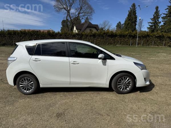 White Toyota Verso 2016 in Riga, with an engine capacity of 1.60 L and mileage of 175 thousand km for 7270 €, photo 7 on AUTOMOTO.COM.LV