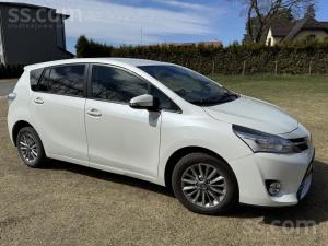 White Toyota Verso 2016 in Riga, with an engine capacity of 1.60 L and mileage of 175 thousand km for 7270 €, photo 9 on AUTOMOTO.COM.LV