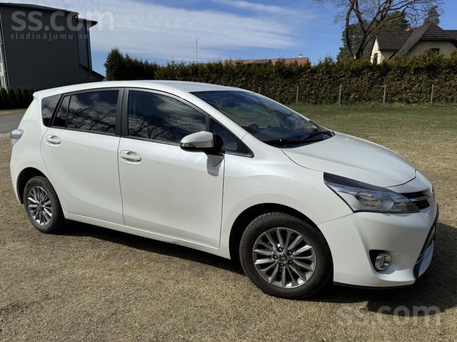 White Toyota Verso 2016 in Riga, with an engine capacity of 1.60 L and mileage of 175 thousand km for 7270 €, photo 9 on AUTOMOTO.COM.LV