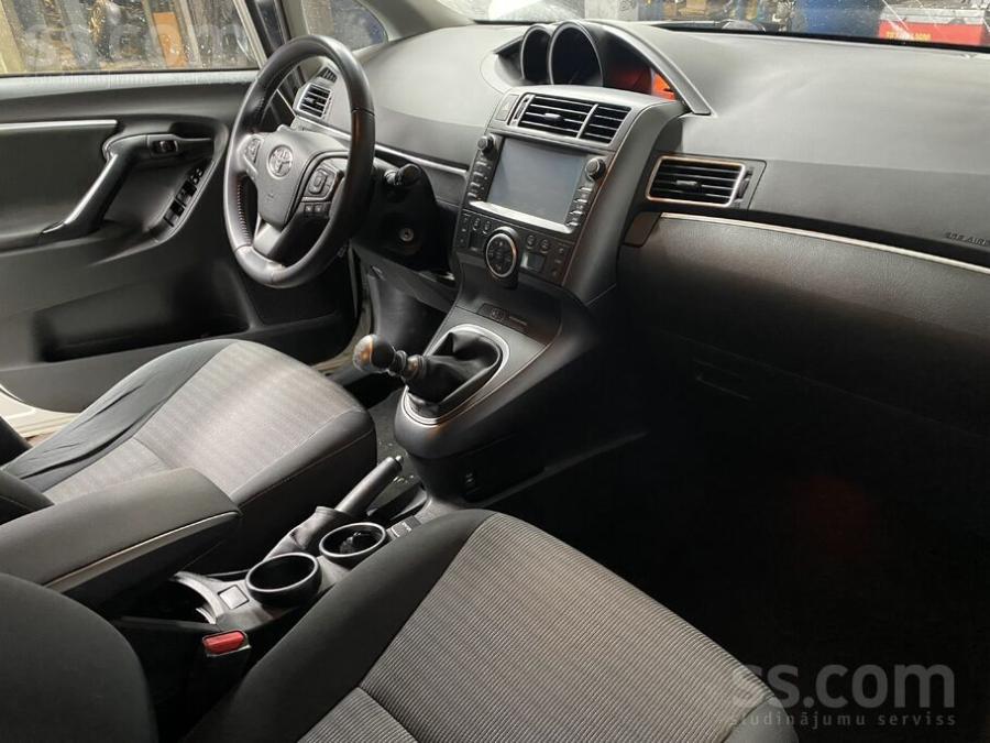 White Toyota Verso 2016 in Riga, with an engine capacity of 1.60 L and mileage of 175 thousand km for 7270 €, photo 12 on AUTOMOTO.COM.LV