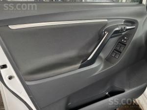 White Toyota Verso 2016 in Riga, with an engine capacity of 1.60 L and mileage of 175 thousand km for 7270 €, photo 20 on AUTOMOTO.COM.LV