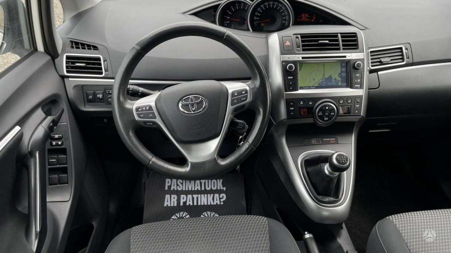 Balts Toyota Verso 2016 Marijampole, ar dzinēja tilpumu 1.60 L un nobraukumu 279 tūkst. km par 6490 €, foto 3 vietnē AUTOMOTO.COM.LV