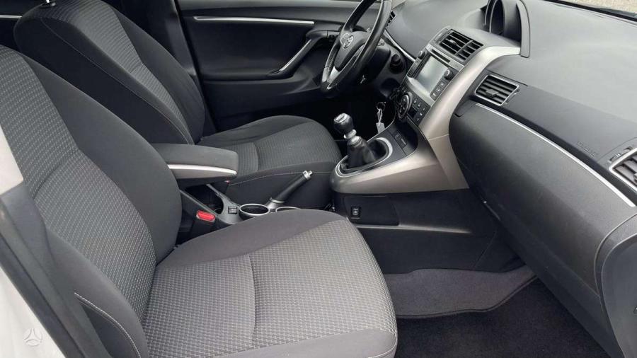 Balts Toyota Verso 2016 Marijampole, ar dzinēja tilpumu 1.60 L un nobraukumu 279 tūkst. km par 6490 €, foto 19 vietnē AUTOMOTO.COM.LV