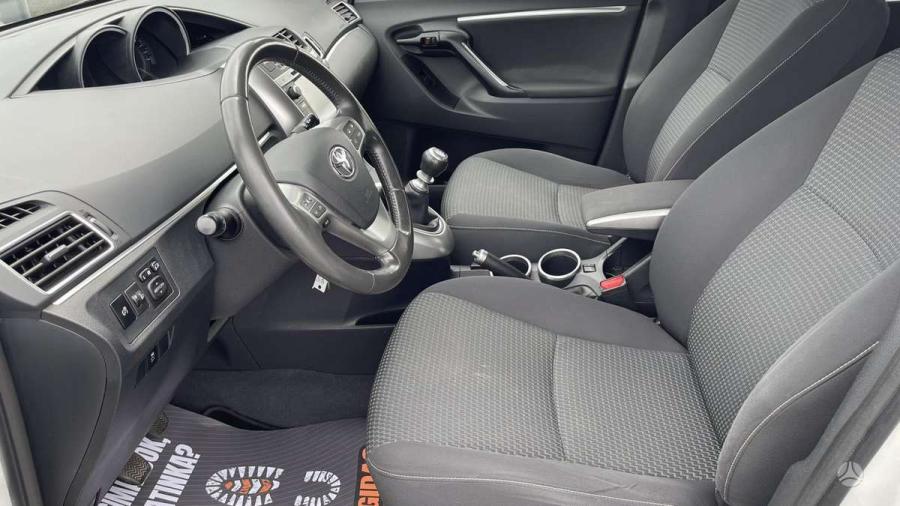 Balts Toyota Verso 2016 Marijampole, ar dzinēja tilpumu 1.60 L un nobraukumu 279 tūkst. km par 6490 €, foto 24 vietnē AUTOMOTO.COM.LV