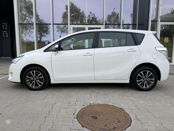 Toyota Verso 2016 Viļņa vietnē Balts Toyota Verso 2016 Viļņa, ar dzinēja tilpumu 1.80 L un nobraukumu 152 tūkst. km par 10900 €, foto 4 vietnē AUTOMOTO.COM.LV