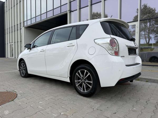 Toyota Verso 2016 Viļņa vietnē Balts Toyota Verso 2016 Viļņa, ar dzinēja tilpumu 1.80 L un nobraukumu 152 tūkst. km par 10900 €, foto 5 vietnē AUTOMOTO.COM.LV